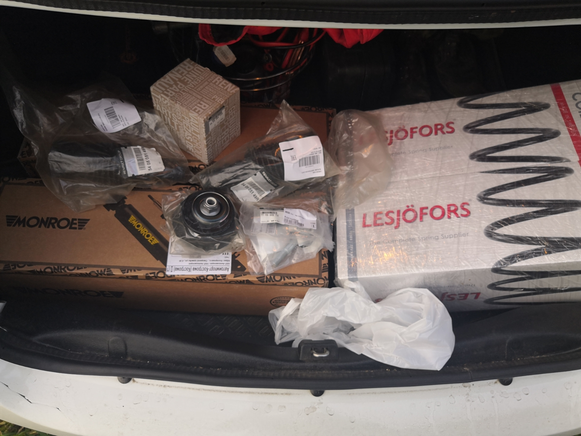 Замена передних стоек — Renault Logan (2G), 1,6 л, 2014 года | визит на ...