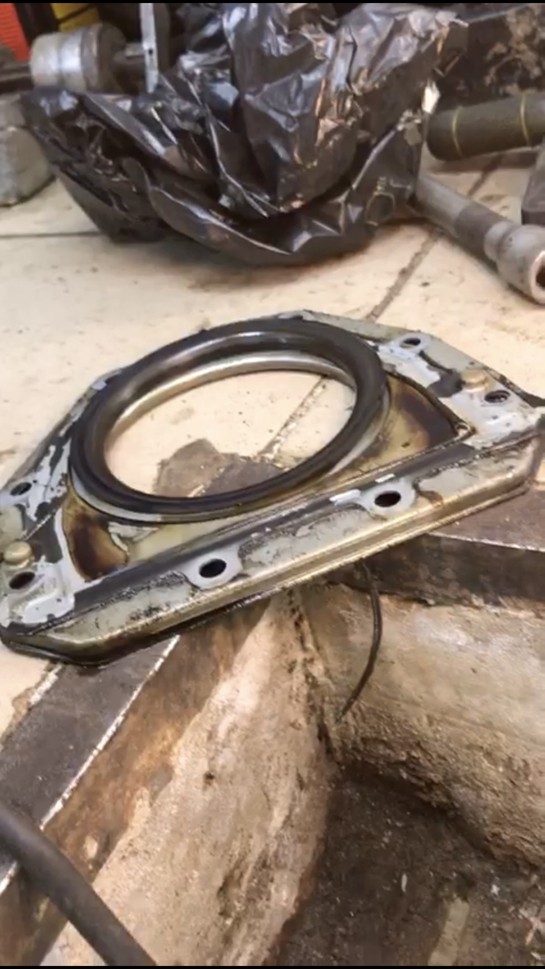 Замена заднего сальника коленвала. — Volkswagen Passat Variant (B6), 1 ...