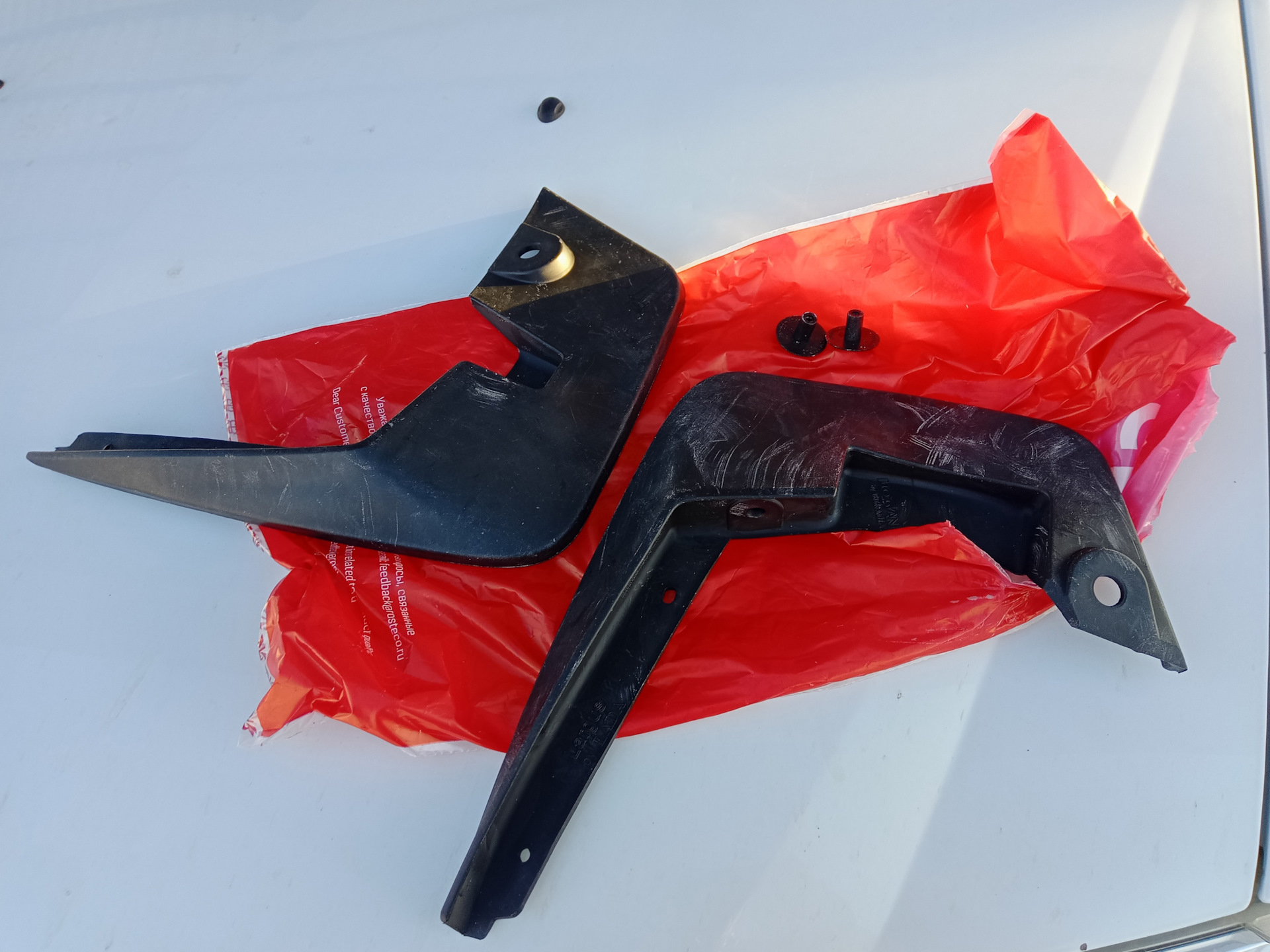 Передние брызговики Логан 1 — Renault Logan (1G), 1,6 л, 2010 года ...