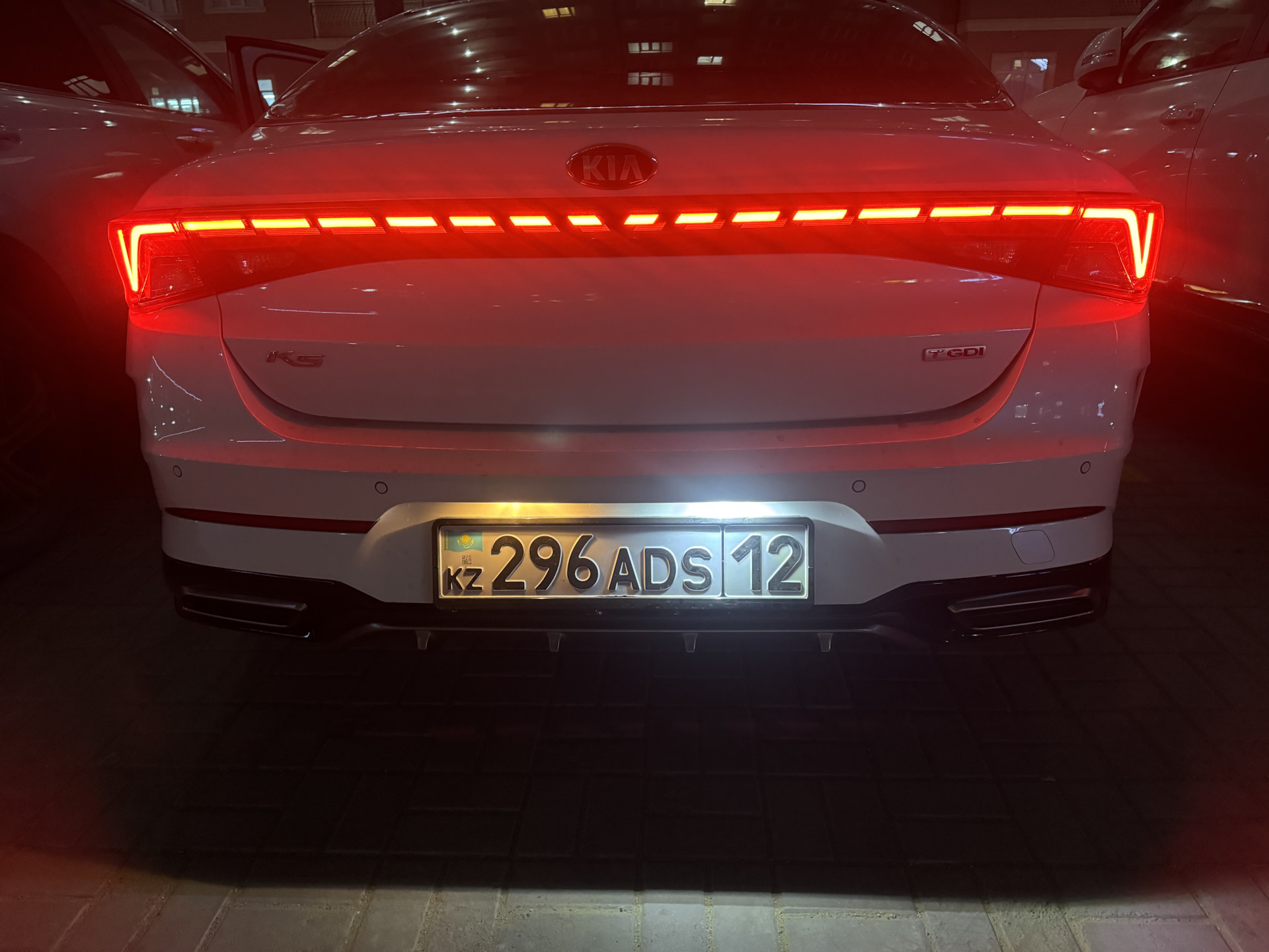 Подсветка номеров — KIA K5 (3G), 1,6 л, 2021 года | стайлинг | DRIVE2