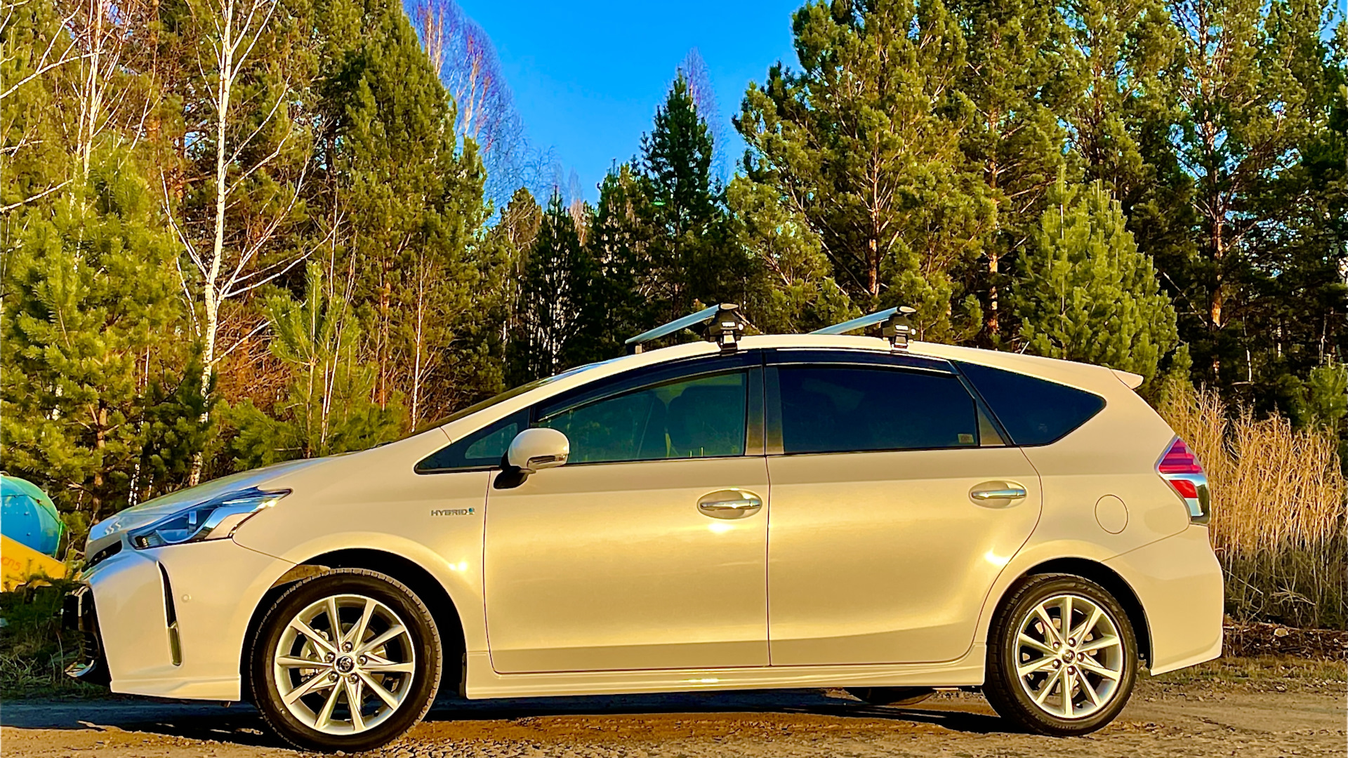 Toyota Prius Alpha 1.8 гибридный 2015 | ЩЁРНЫЙ на DRIVE2