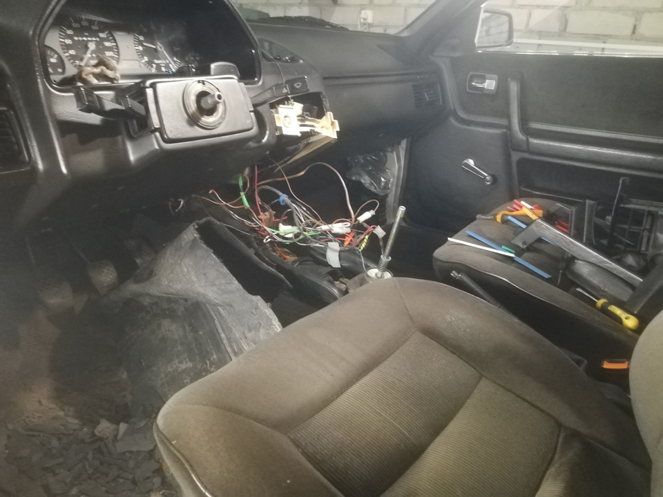 музон собрал — Audi 100 (C3), 1,8 л, 1987 года | автозвук | DRIVE2