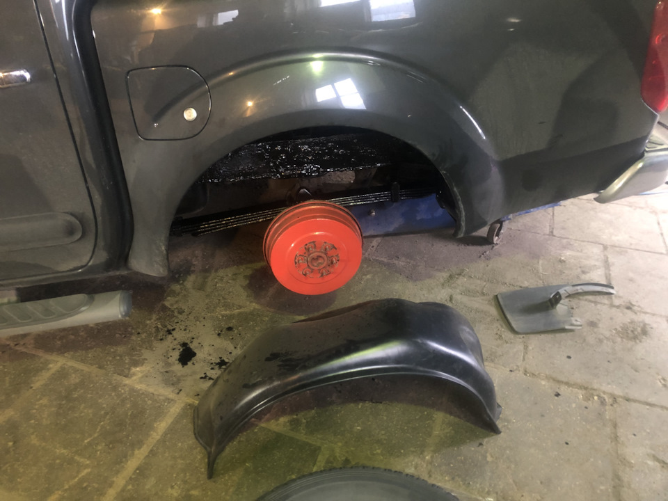 Задние подкрылки Ниссан Навара — Nissan Navara (2G), 2,5 л, 2008 года ...