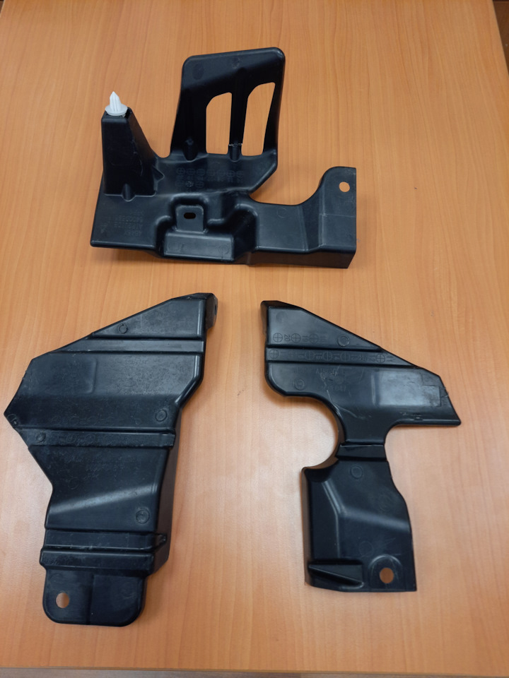 6400D586 КРОНШТЕЙН РЕШЁТКИ РАДИАТОРА ВЕРХНИЙ ПРАВЫЙ OUTLANDER NEW 12 ...