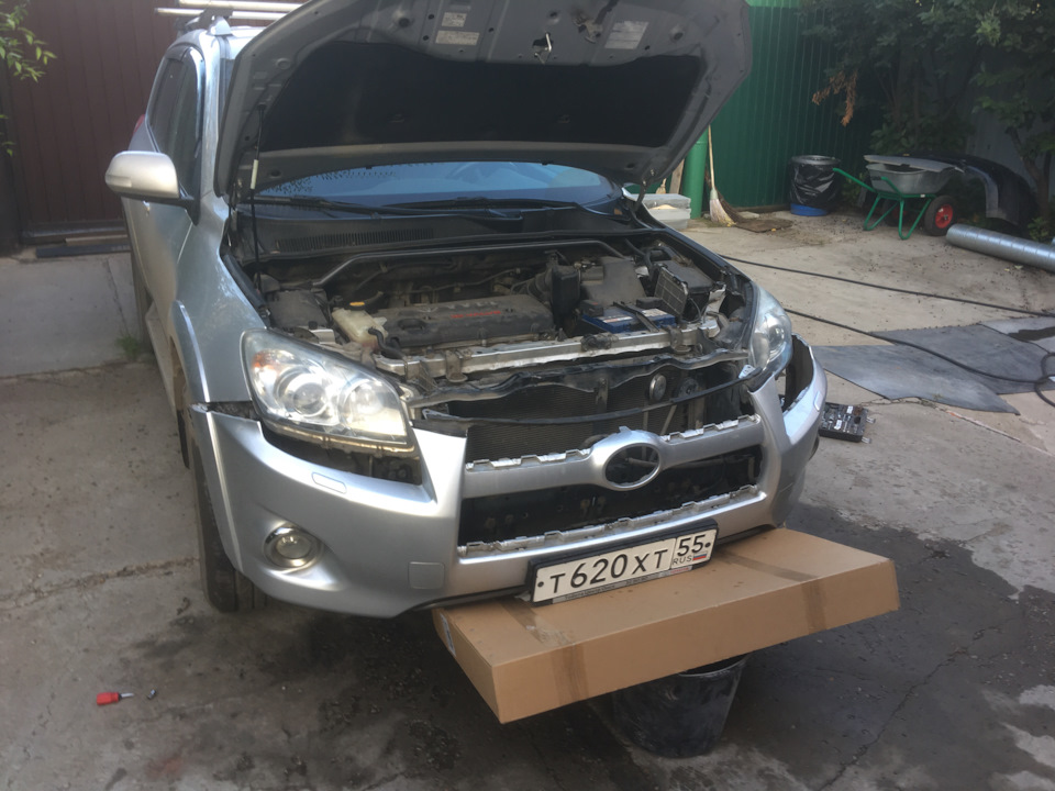 Новая решетка бампера, отремонтировал молдинг и затянул винилом все ...