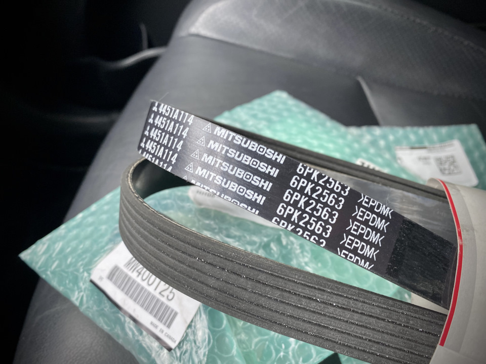 Смена приводного ремня и роликов — Mitsubishi Outlander XL, 2,4 л, 2011 ...