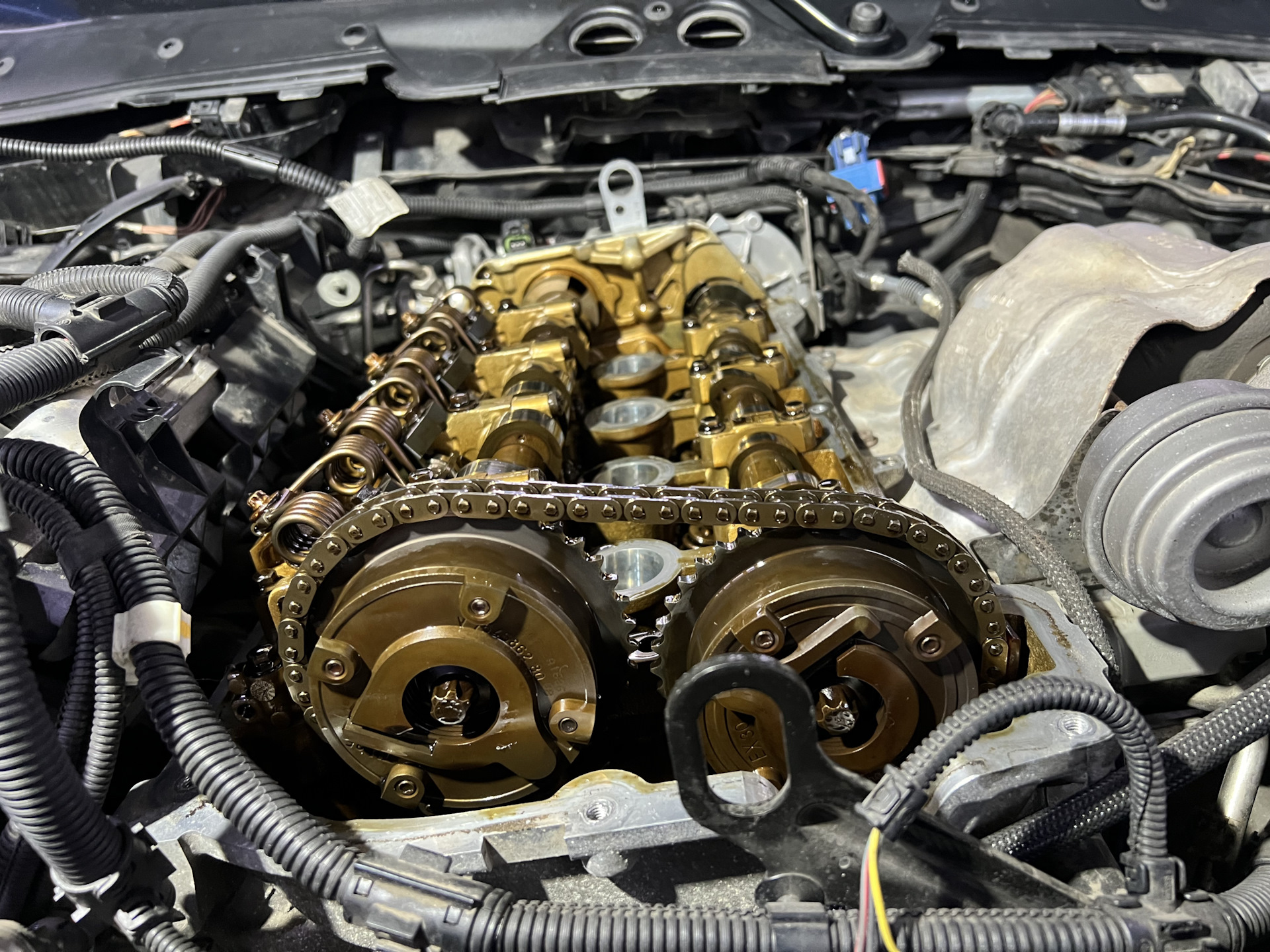 Замена ГРМ и маслосъемных колпачков — BMW 1 series (F20), 1,6 л, 2013 ...