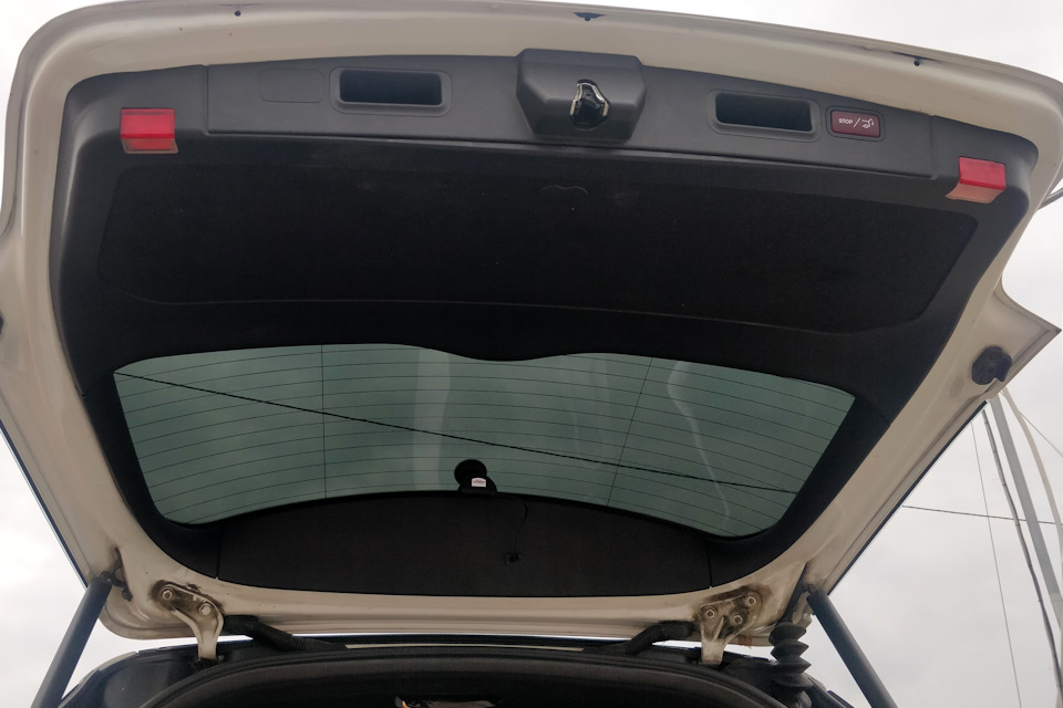 #10 Освещение W164 двери багажника (плафон двери багажника) — Mercedes ...