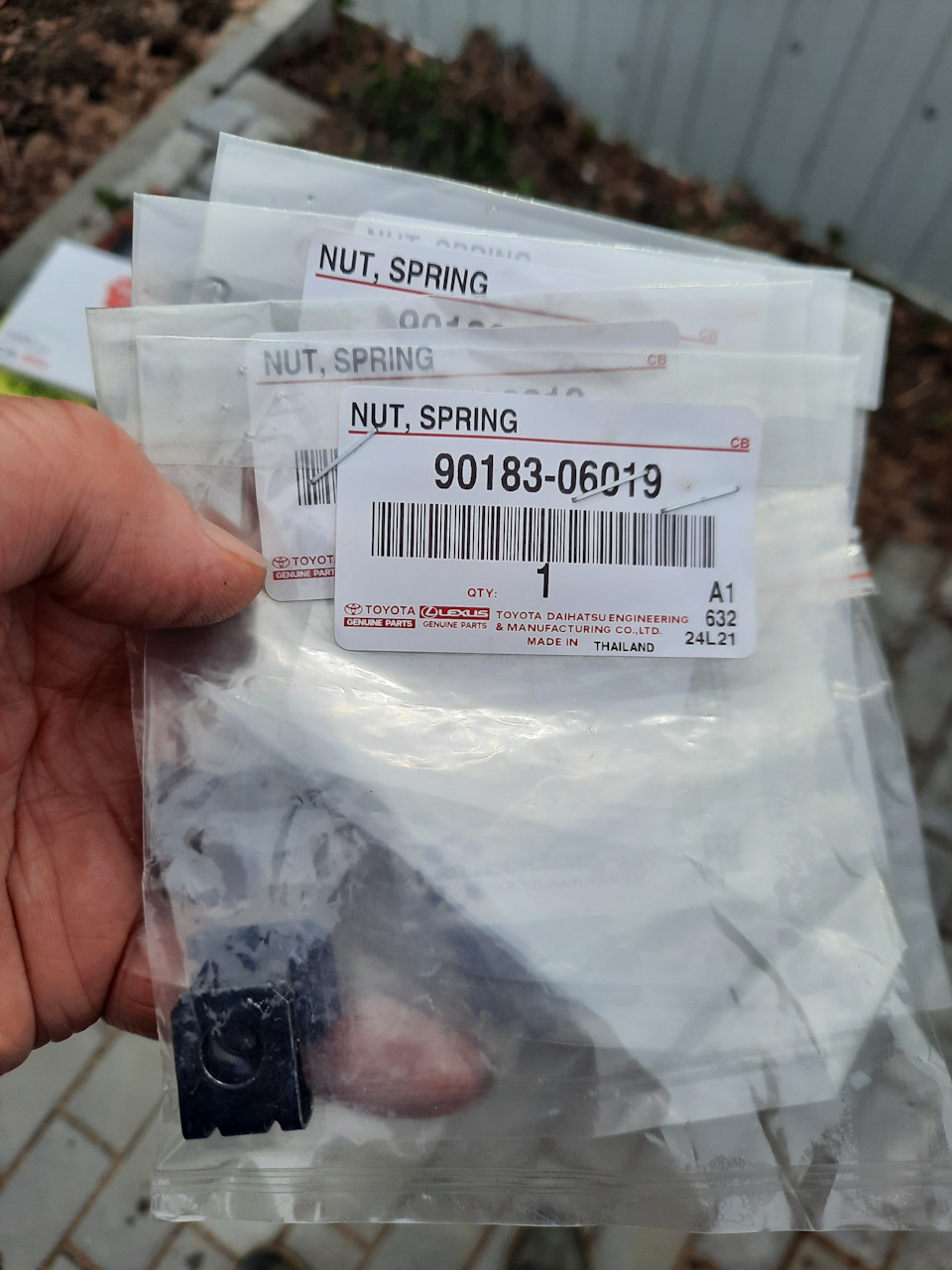 Установка брызговиков — Toyota Camry (XV50), 2,5 л, 2017 года ...