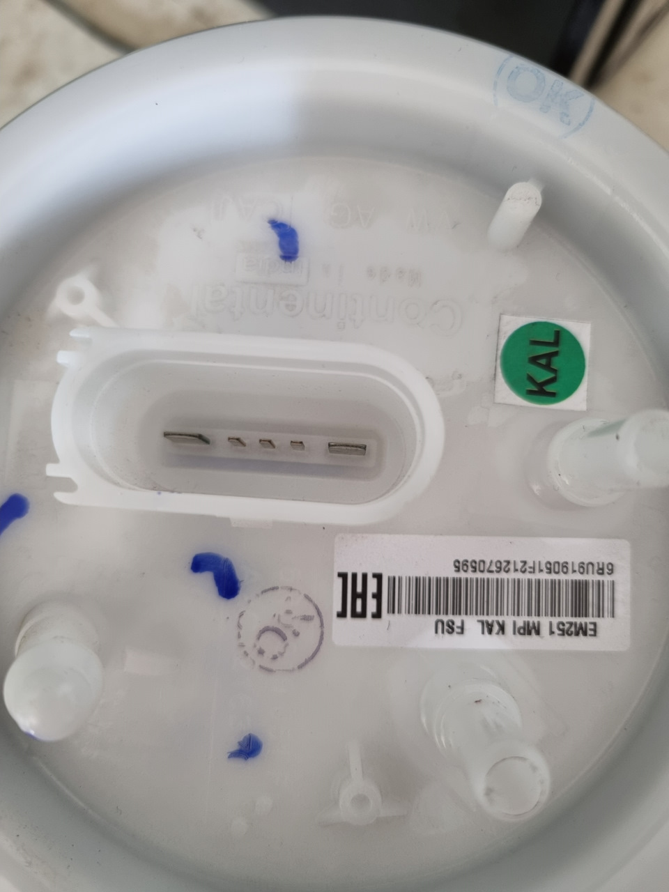 Замена бензонасоса — Volkswagen Polo Sedan, 1,6 л, 2018 года | своими ...