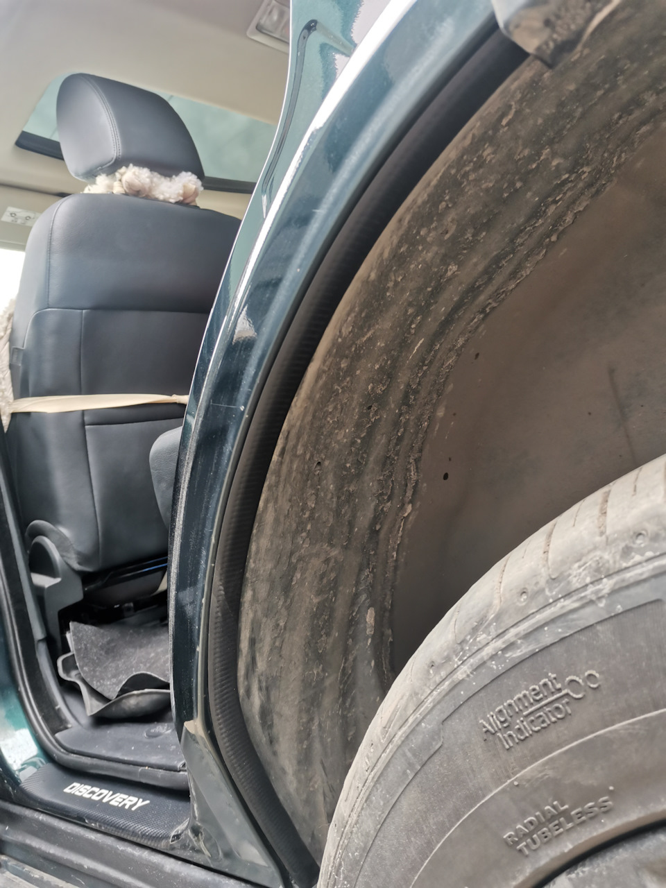 Замена уплотнительных резинок задних подкрылок — Land Rover Discovery ...