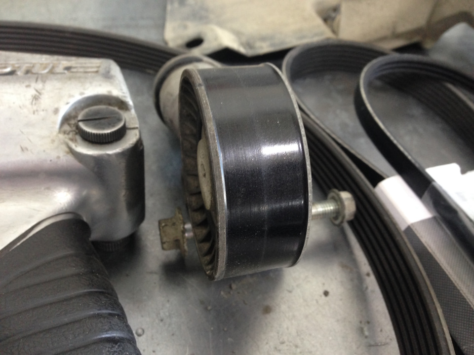 Устранение течи лобовой крышки, замена ремней, ролика натяжителя ...