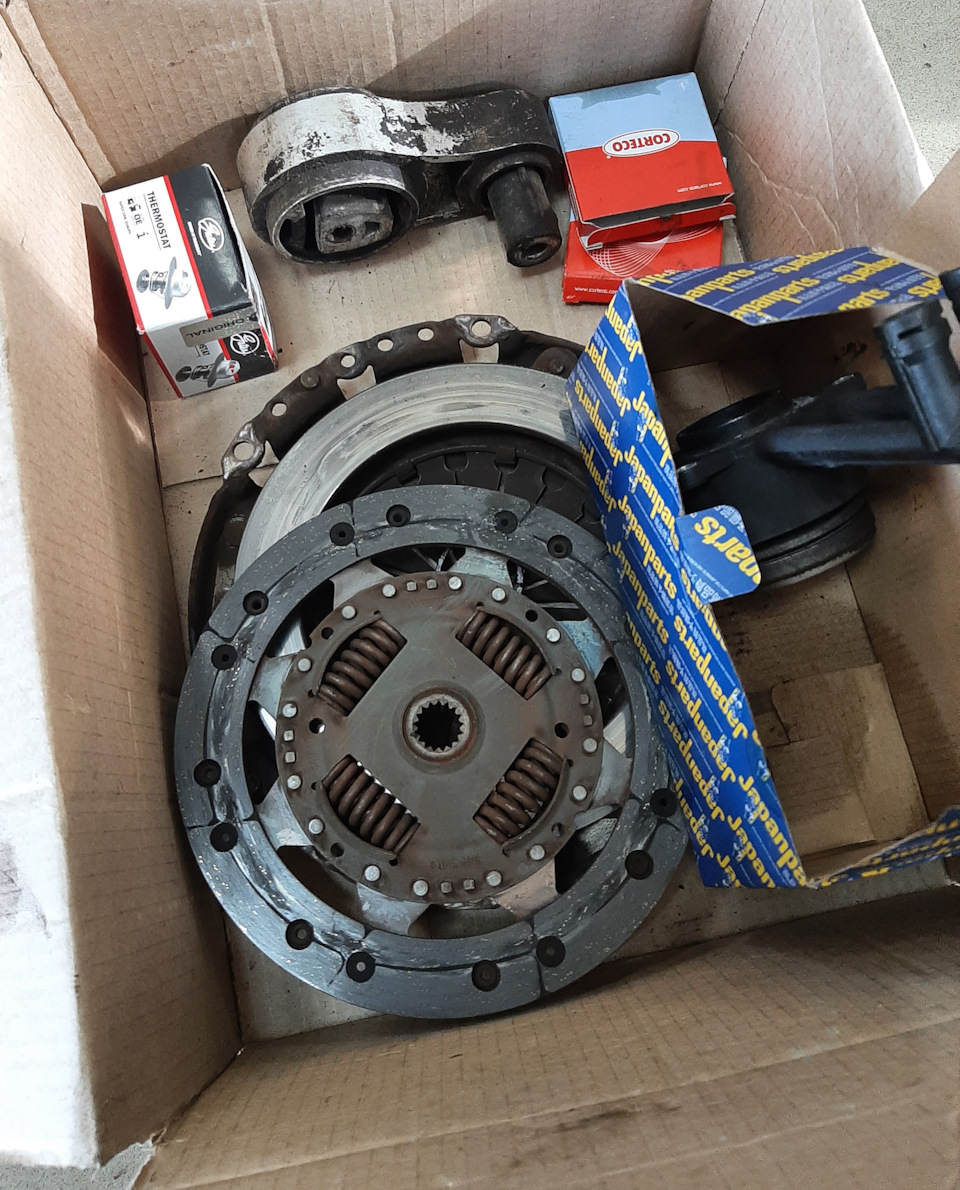 🔧 Сцепа, термостат, стойки стабилизатора и опора КПП. — Ford Fiesta (Mk ...