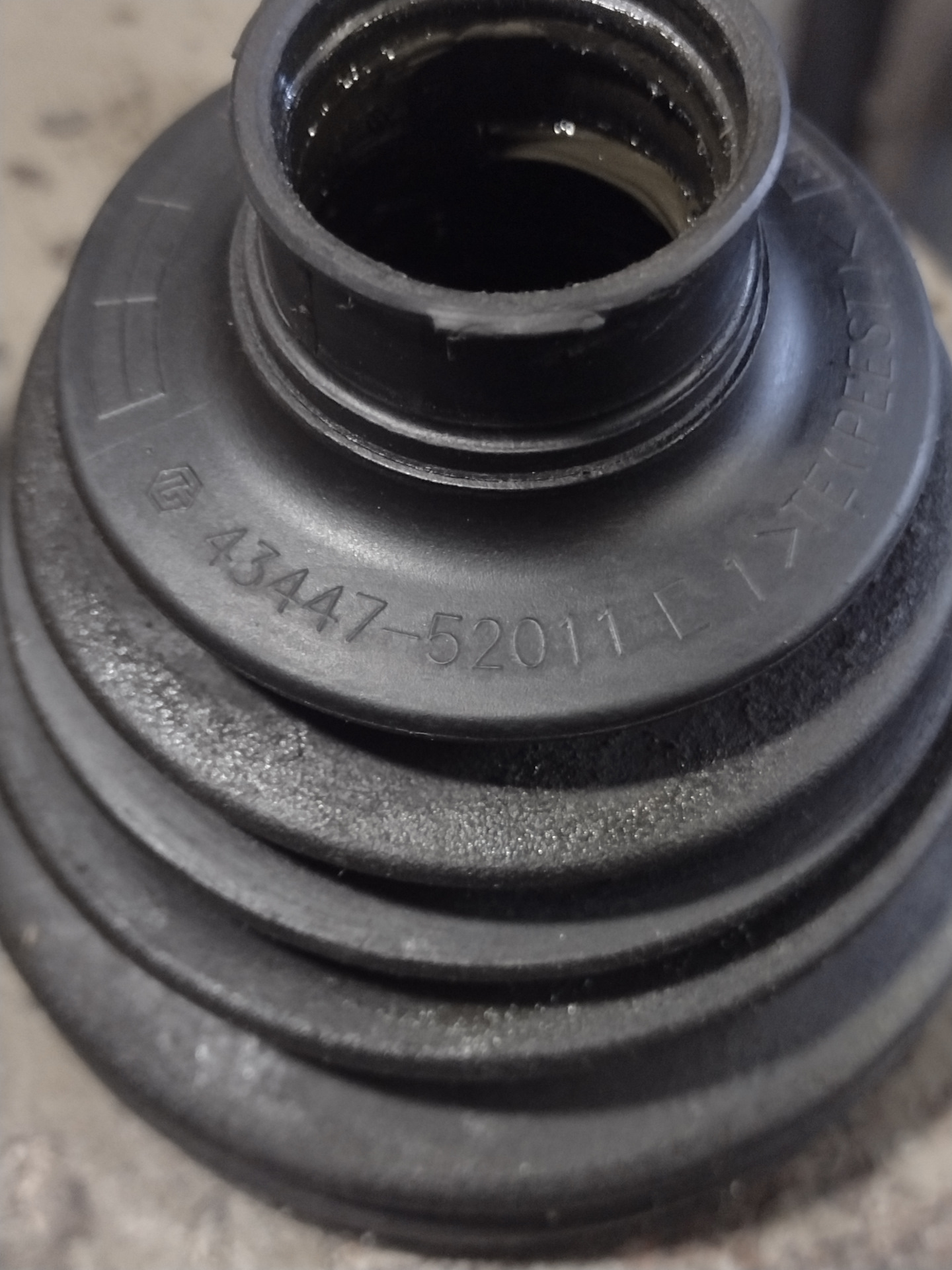 замена пыльника переднего привода — Toyota Vitz (130), 1,3 л, 2015 года ...