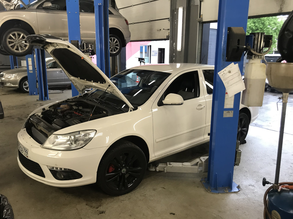 Замена радиатора кондиционера мойка радиаторов замена масла — Skoda