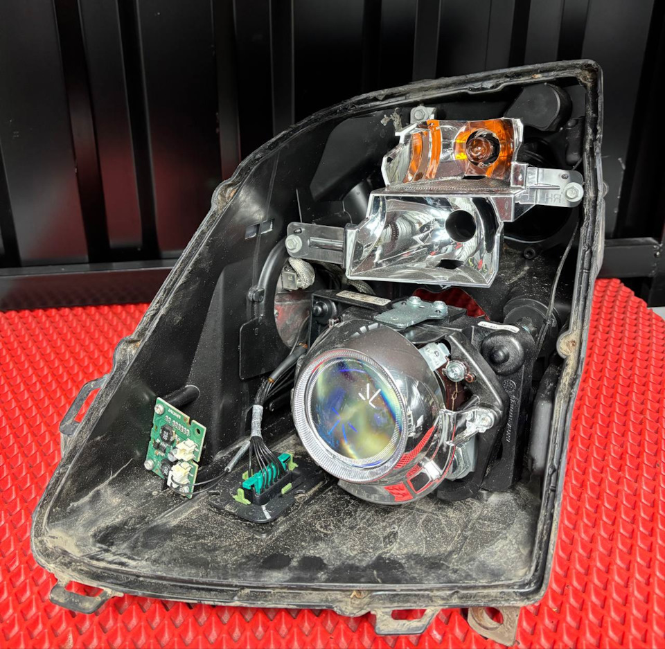 Cadillac CTS Установка bi-led модулей — Global LED на DRIVE2