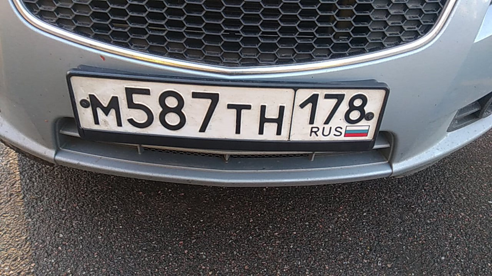 Немного мелочей: болты термостата, подкладка под заднюю рамку номера ...