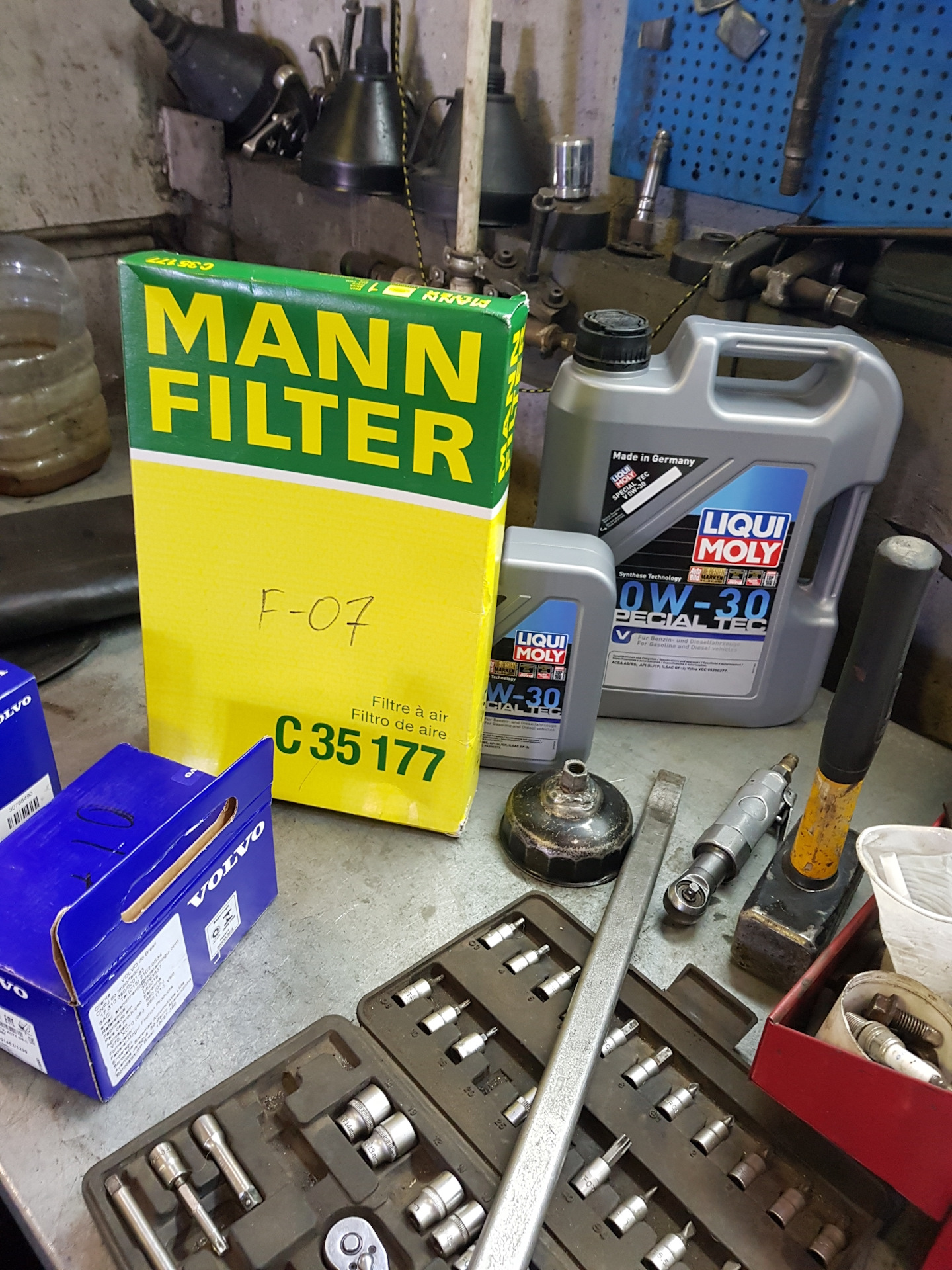 Замена масла и фильтров. — Volvo XC70 III, 2,4 л, 2015 года | визит на ...