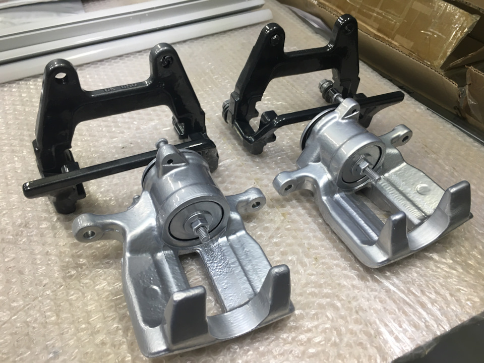 Замена задних тормозов на 330 — Audi A6 (C6), 2,7 л, 2005 года | тюнинг ...