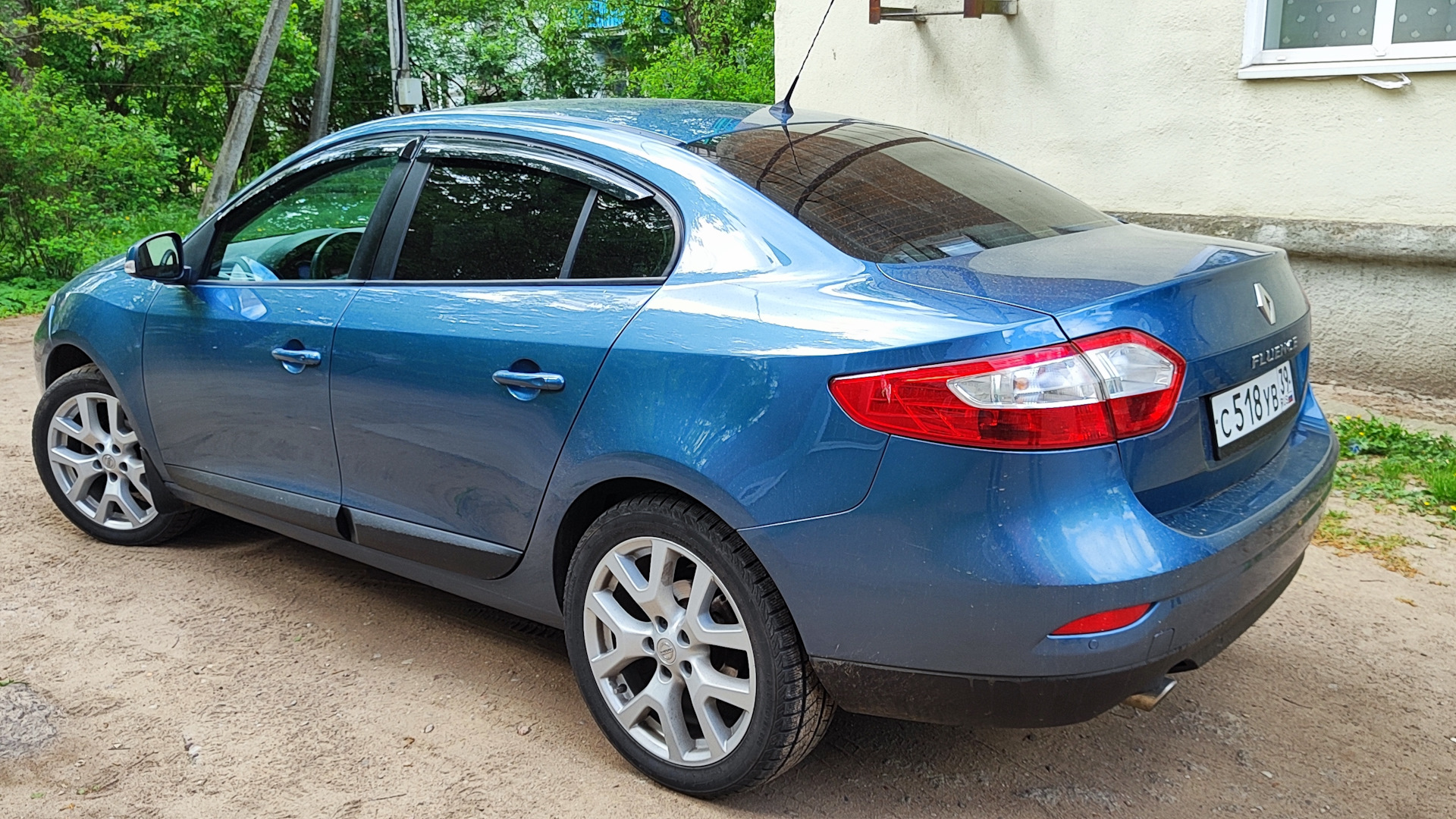 Renault Fluence 1.6 бензиновый 2014 | Флюшка "Синее море" на DRIVE2