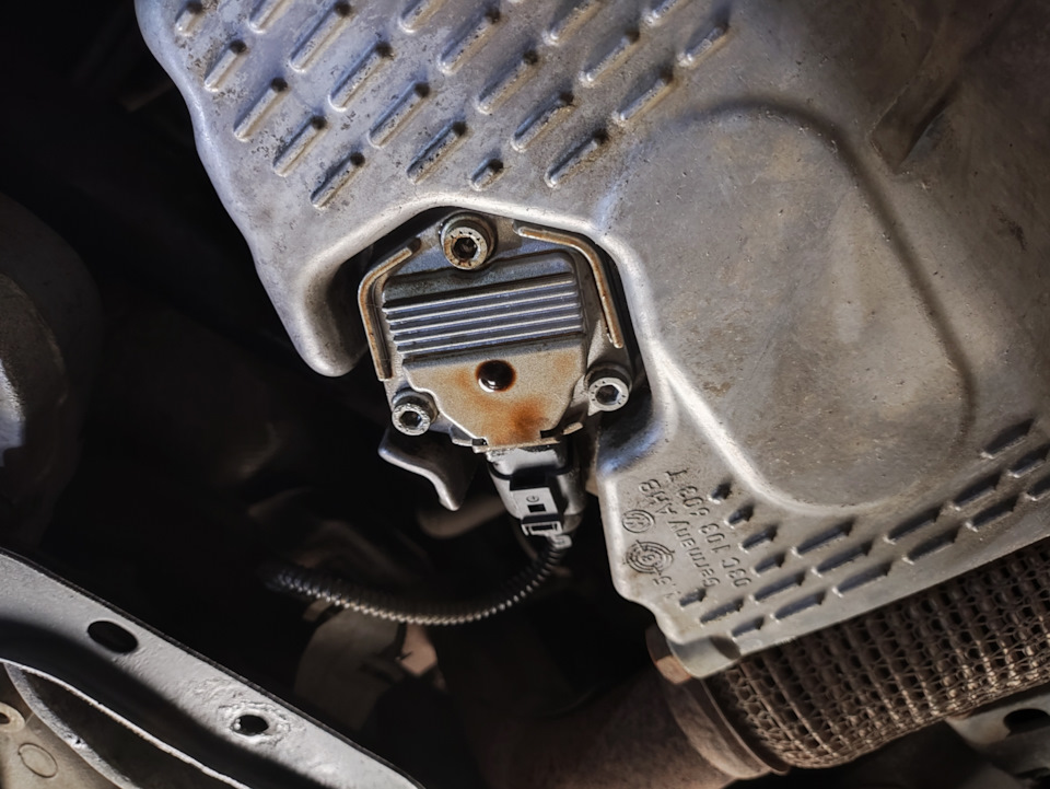 Датчик уровня масла — Volkswagen Jetta V, 1,4 л, 2010 года | визит на ...