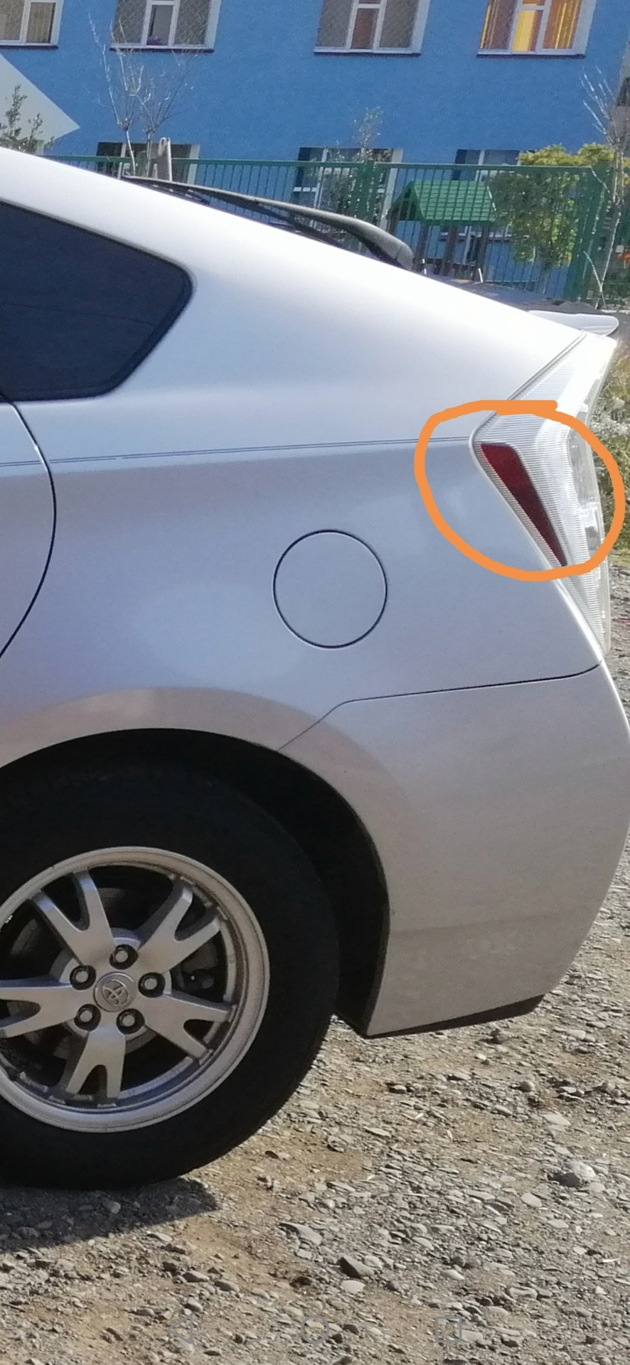 Задние боковые габариты — Toyota Prius (30), 1,8 л, 2011 года ...