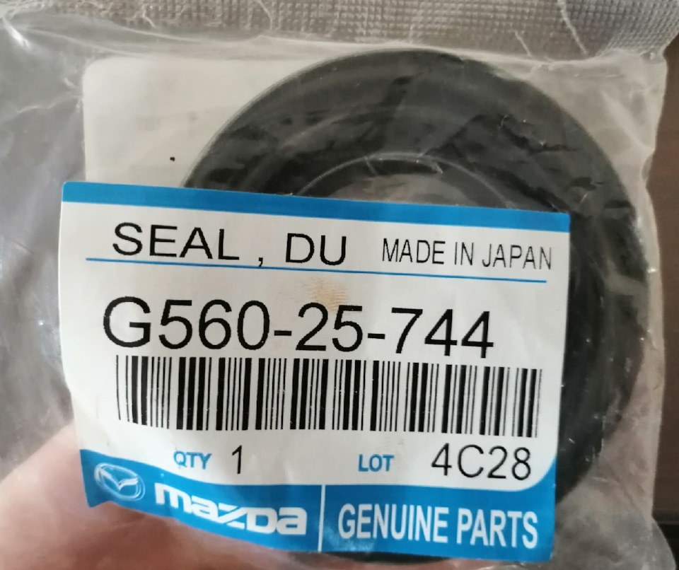 263. Правый передний ступичный и подвесной подшипники, пыльники и ...