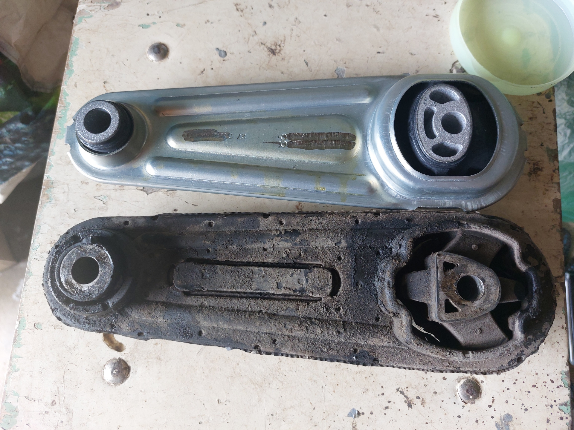 Нижняя опора двигателя — Renault Megane II, 1,6 л, 2008 года | запчасти ...