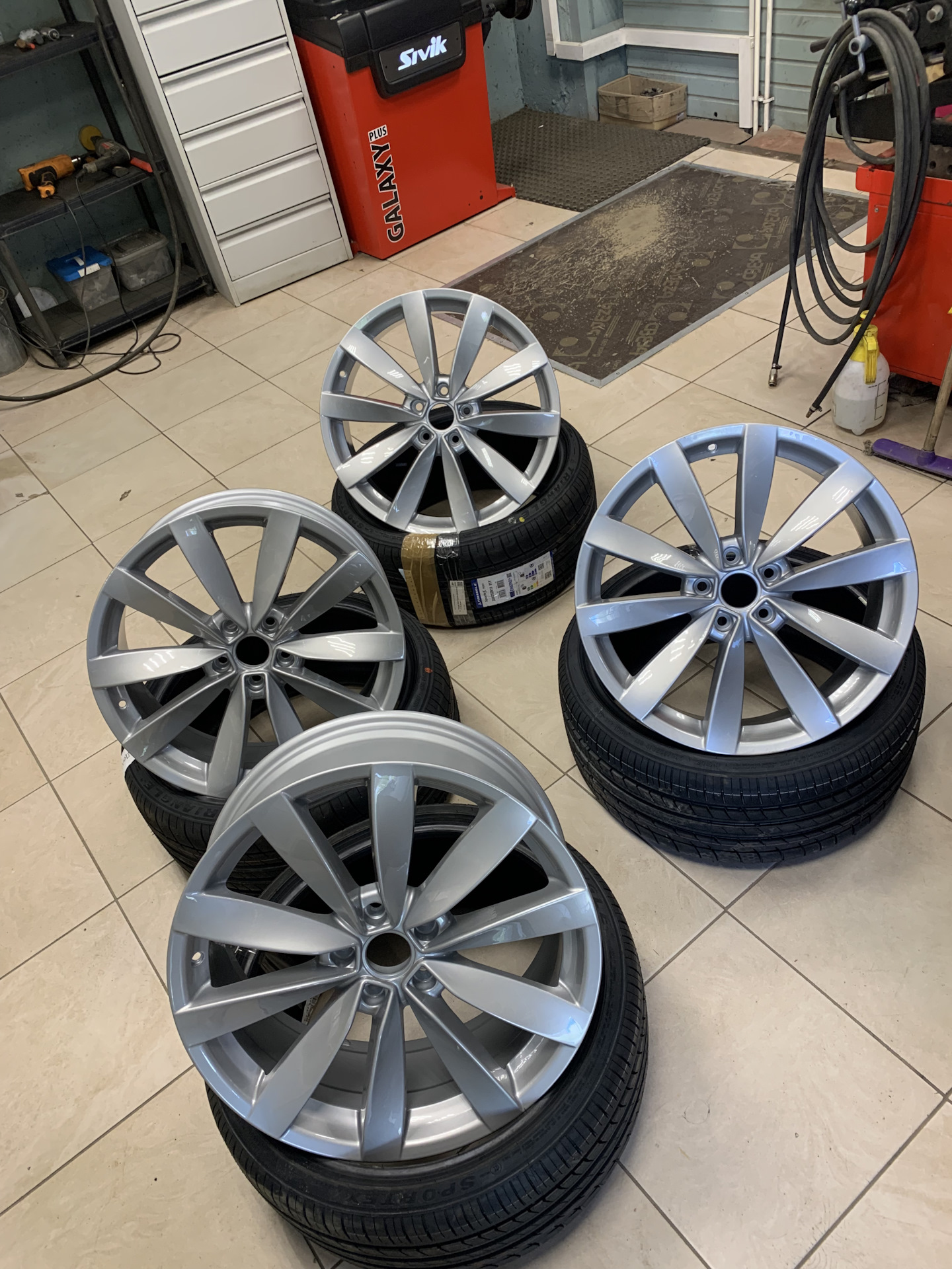 Покраска дисков Lugano R19 — Volkswagen Passat B7, 1,8 л, 2013 года ...