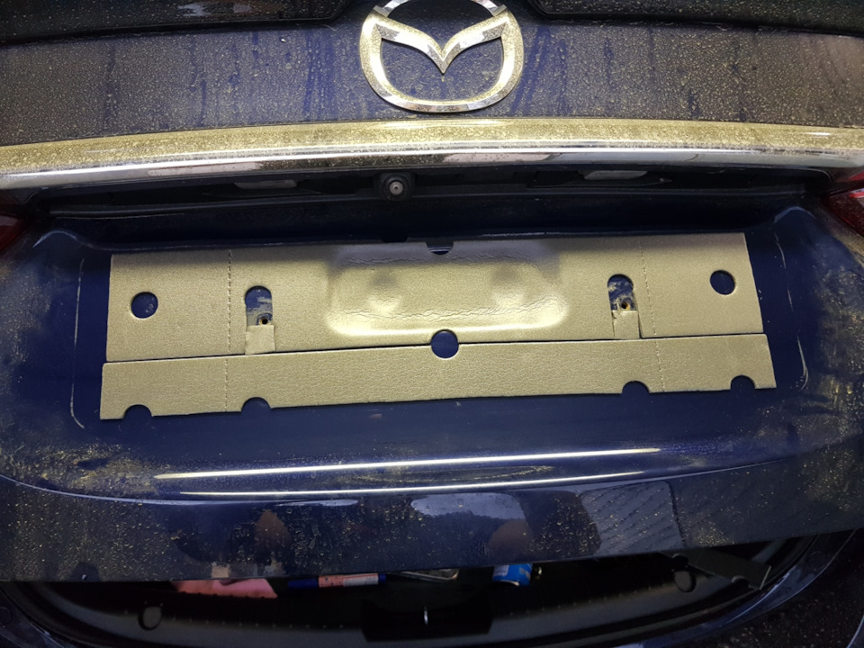 Подложка под номерной знак — Mazda 6 (3G) GJ, 2,5 л, 2013 года ...