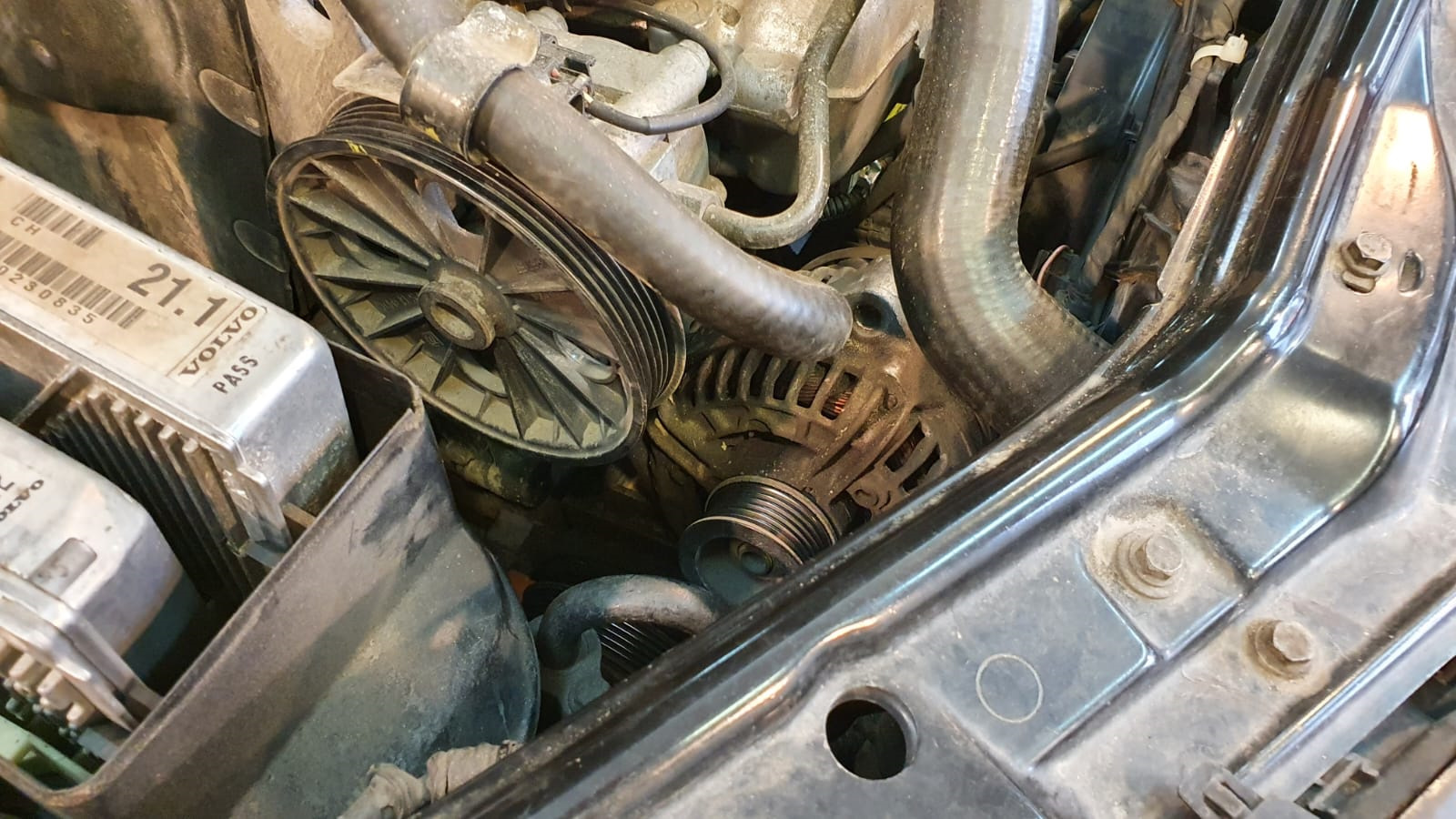 Замена полого винта ВКГ Volvo 8653884 на винт с клапаном Volvo 31325709 ...