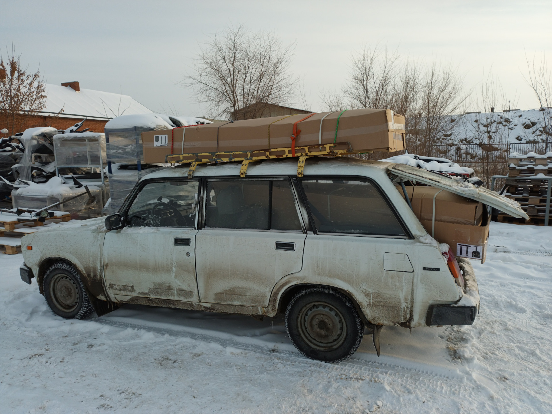 Грузовые возможности Четверки — Lada 21043, 1,5 л, 2003 года ...