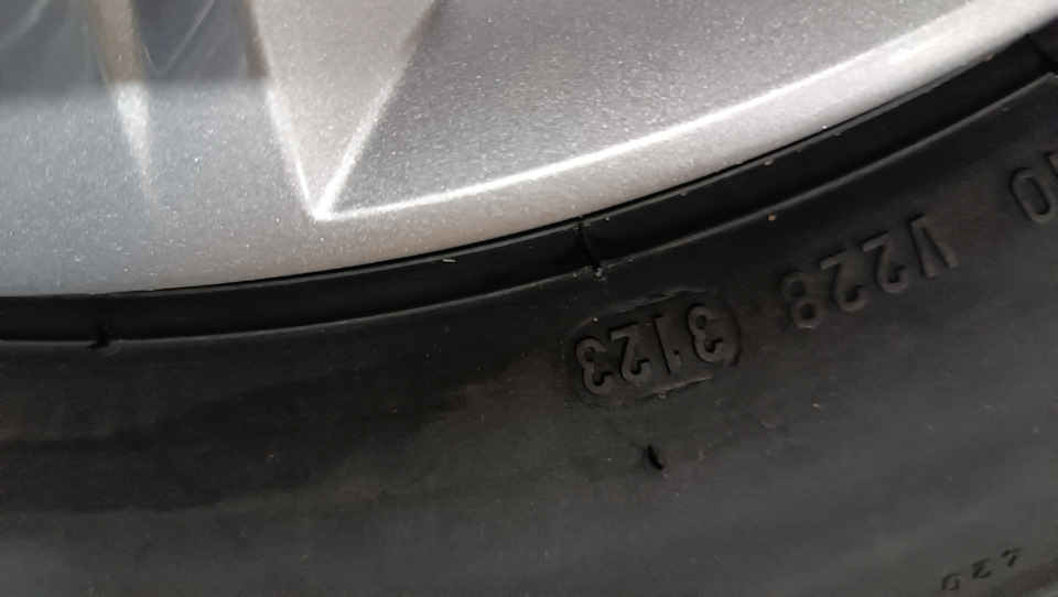 Шины летние Pirelli 185/65 R15, штампованные диски 6Jx15 ET40 4x100 на ...
