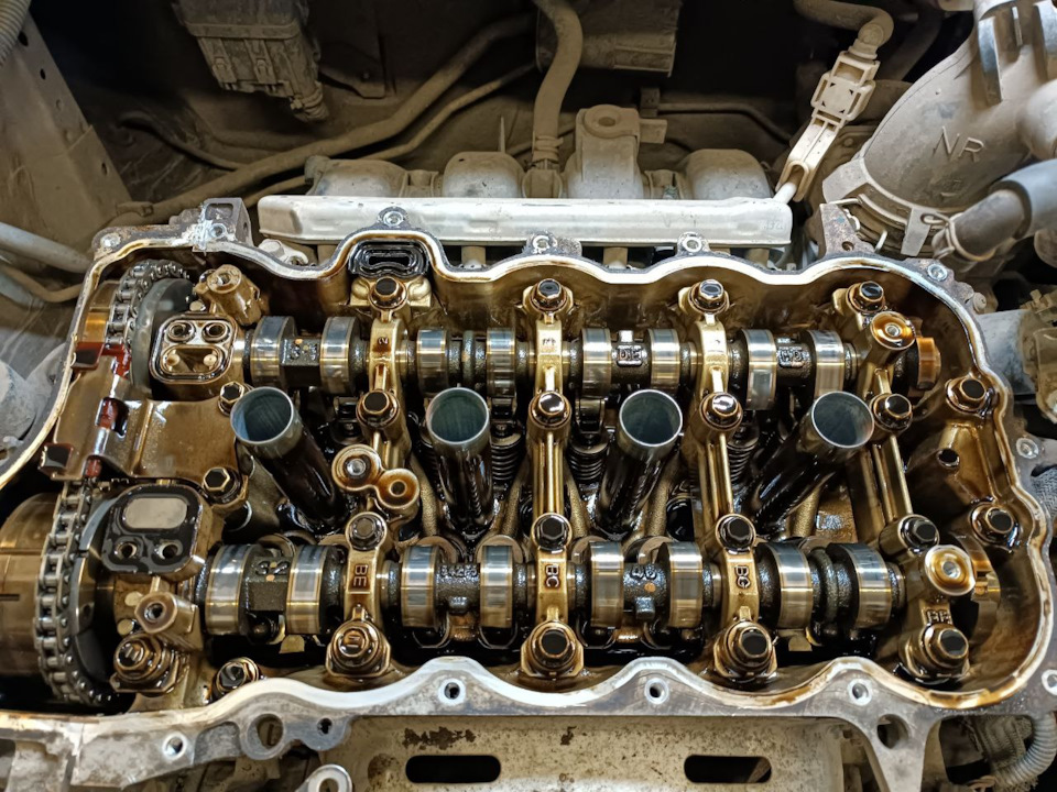 Замена прокладки клапанной крышки — Toyota Corolla (160), 1,3 л, 2013 ...