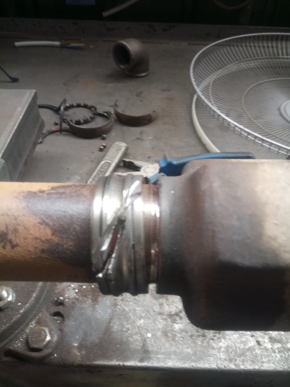 Замена сухарика на рычаге кпп. — Volkswagen Jetta V, 1,6 л, 2007 года ...