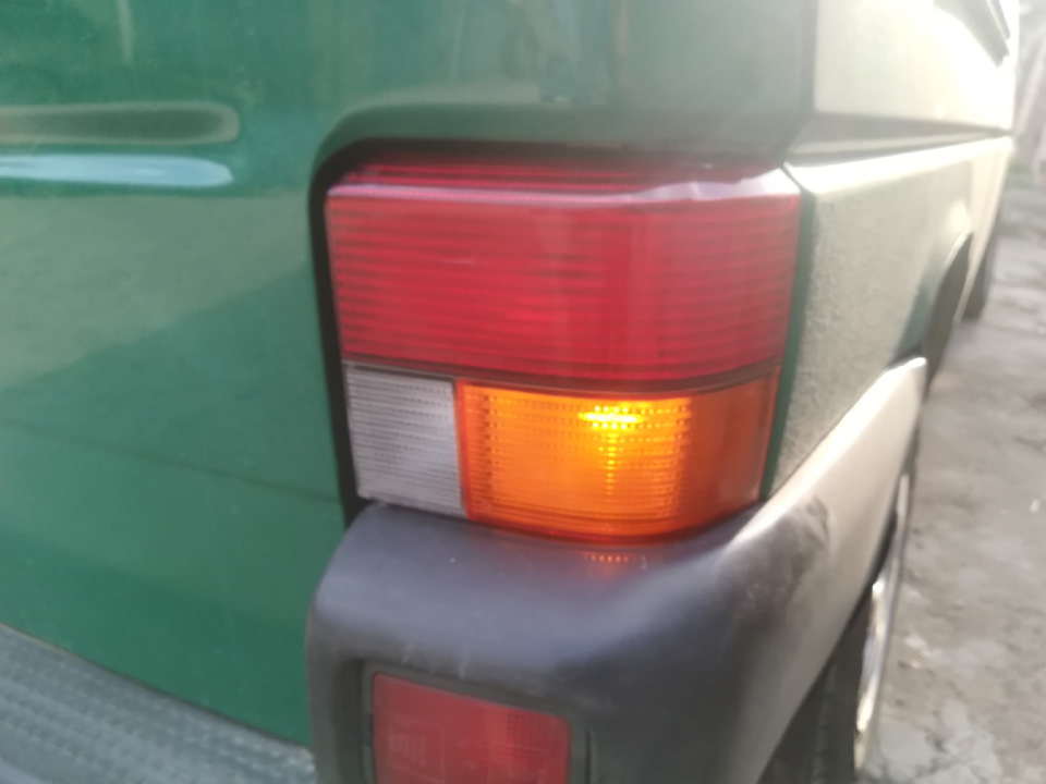 Замена заднего правого фонаря, Vag original — Volkswagen Transporter T4 ...