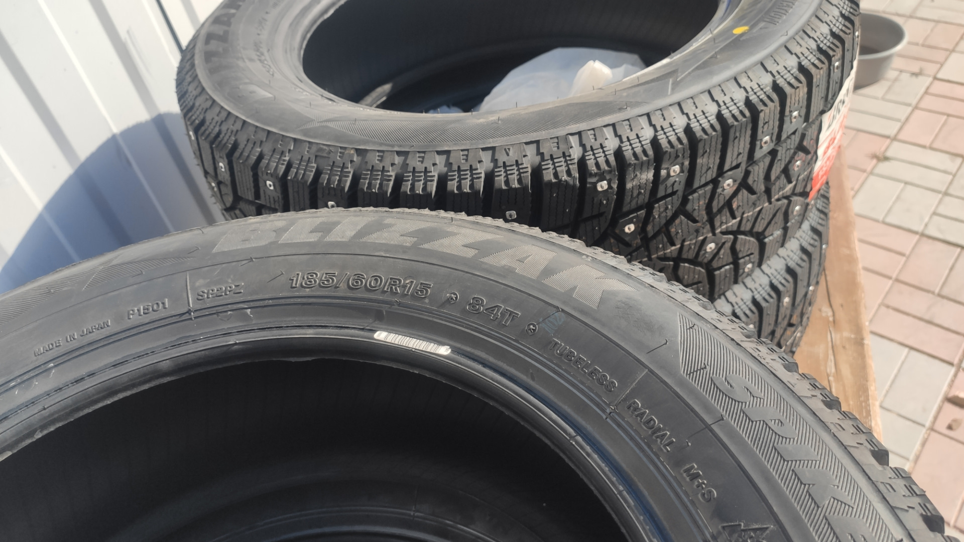 Bridgestone Blizzak Spike-02 185/60 R15 84T — Volkswagen Polo Sedan, 1 ...