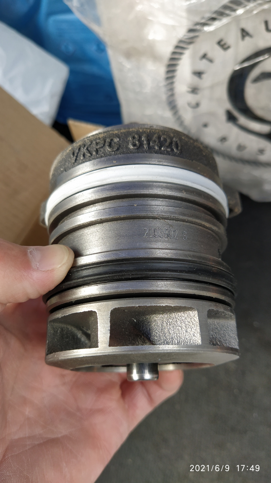 Забрал запчасти и расходники — Volkswagen Touareg (1G), 2,5 л, 2010 ...