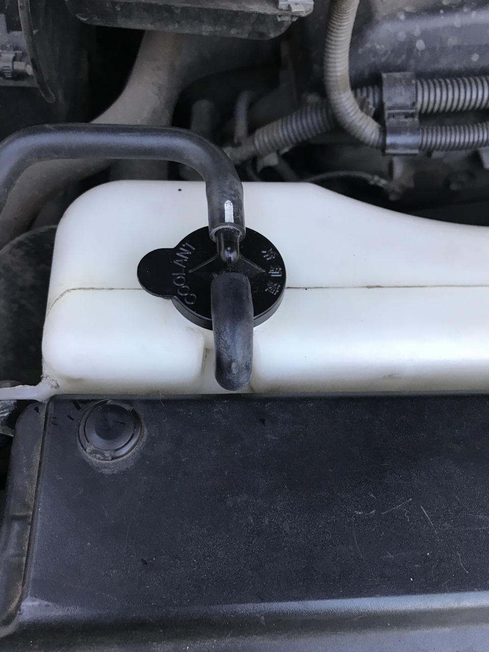 Заменил крышку бачка — Toyota Land Cruiser Prado 120-series, 2,7 л ...