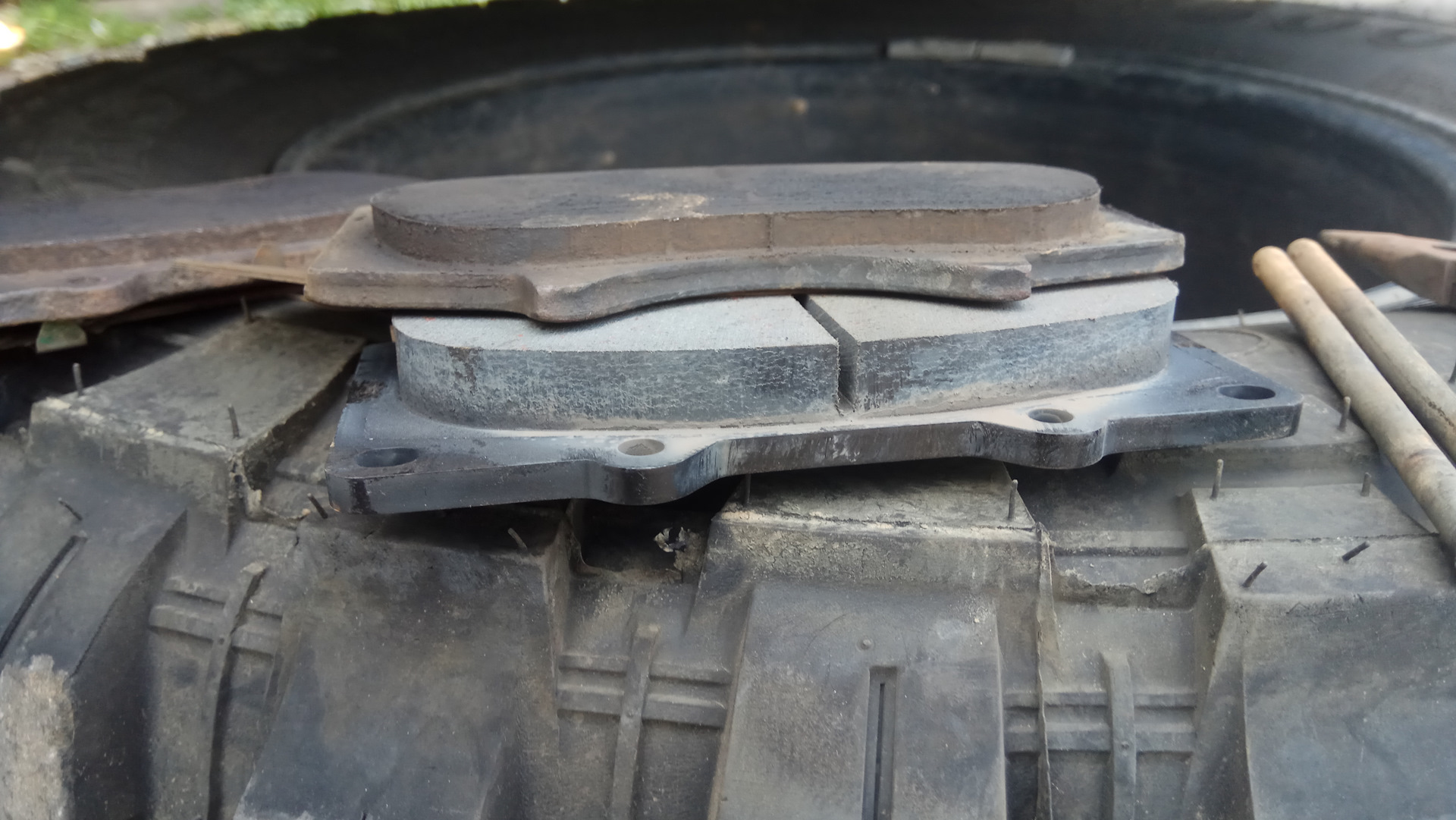 Замена колодок — Toyota Land Cruiser Prado 150-series, 2,7 л, 2015 года ...