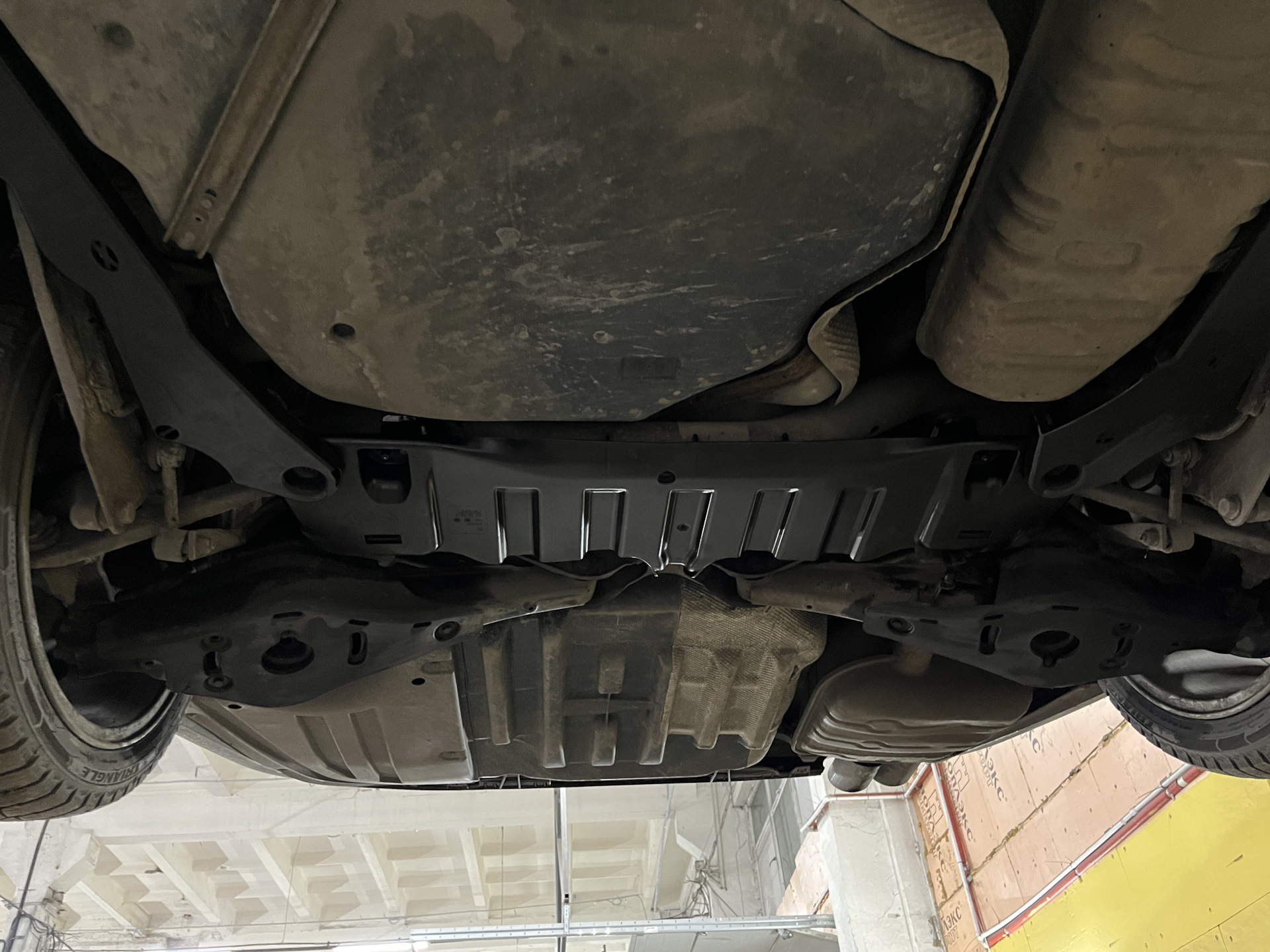 Замена локеров, защит днища, установка дополнительных защит подрамника ...