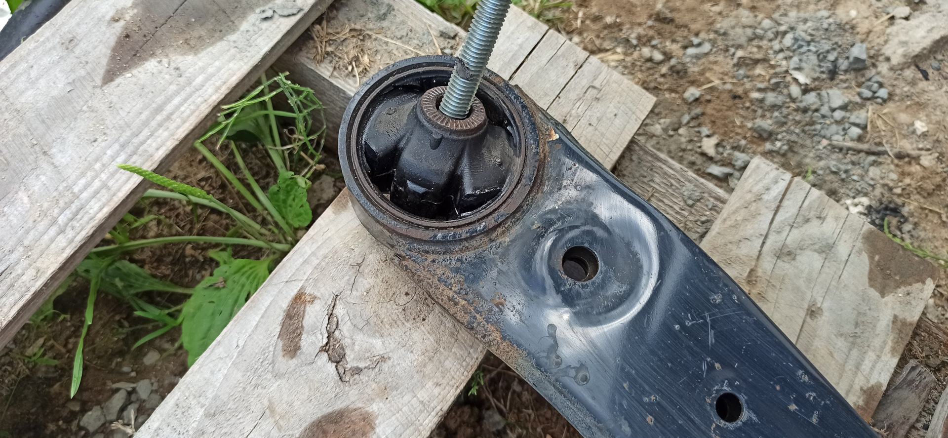 Передние рычаги — KIA Sportage (3G), 2 л, 2012 года | расходники | DRIVE2