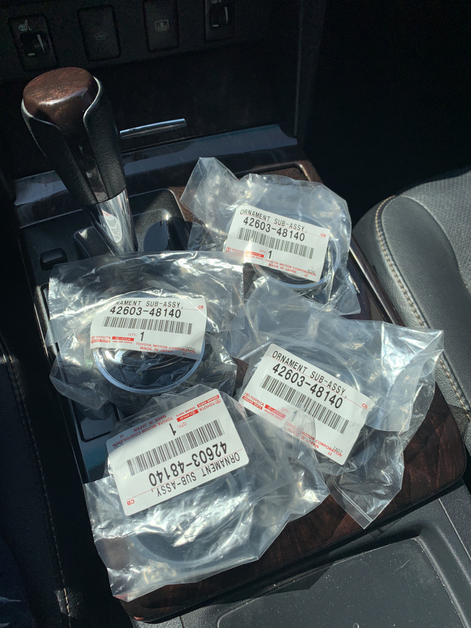 4260348140 Колпачок центральный диска TOYOTA LEXUS | Запчасти на DRIVE2