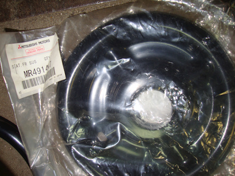 MR491447 СЕДЛО ПРУЖИНЫ ПЕРЕДНЕЙ ПОДВЕСКИ, ВЕРХНЕЕ Mitsubishi | Запчасти ...