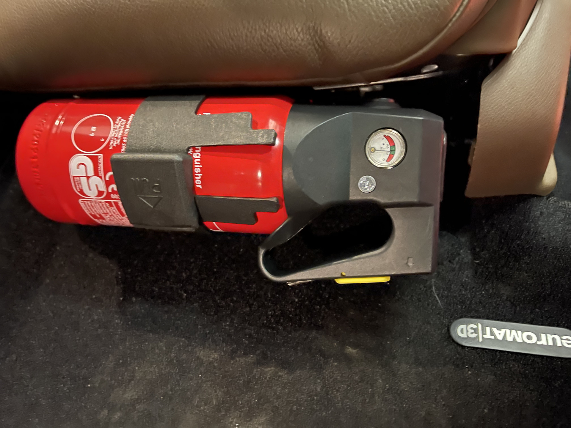 Установка штатного огнетушителя (code 682) — Mercedes-Benz E-class All ...