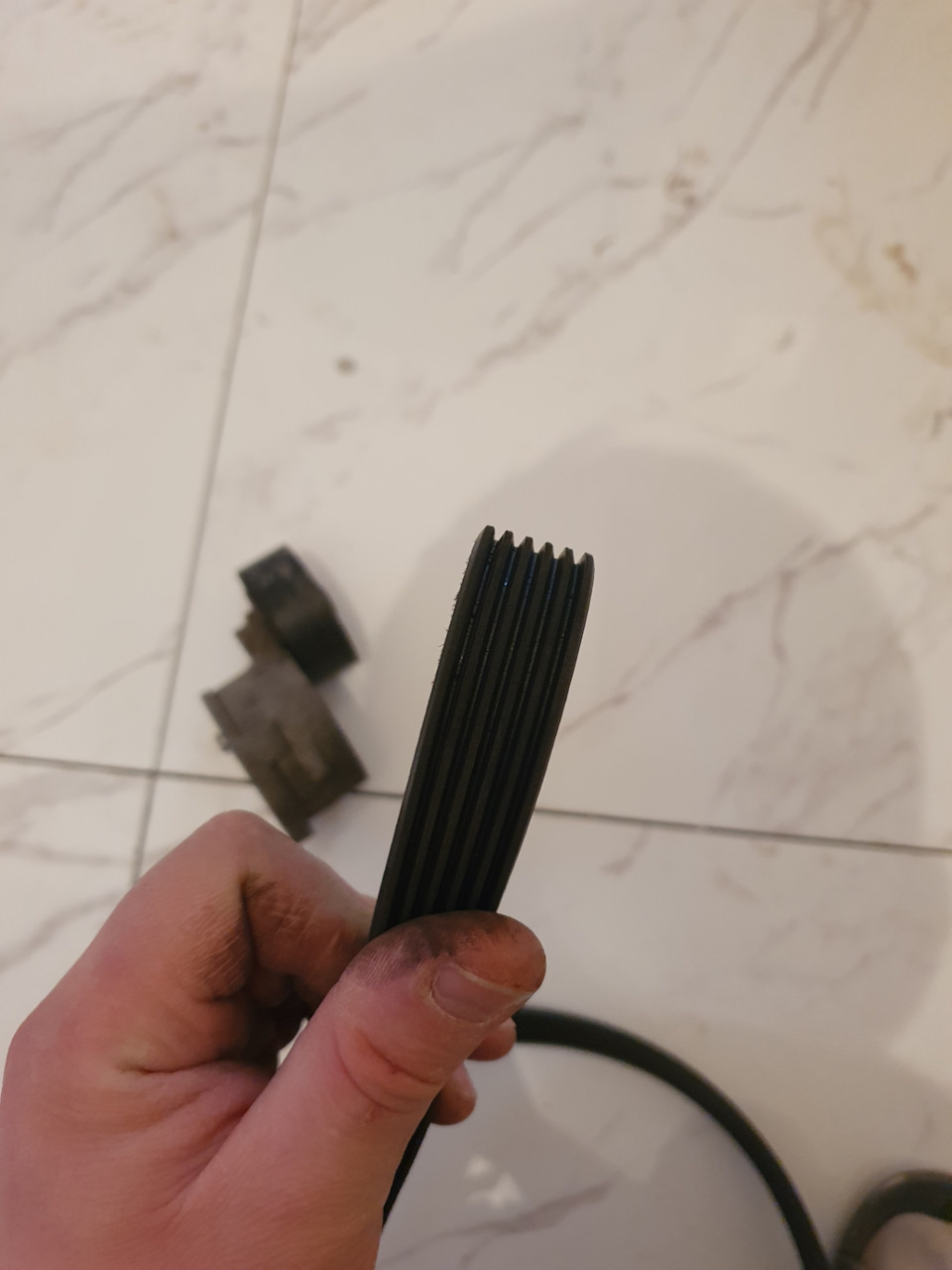 Заміна ремня та роліка генератора — Peugeot 508 SW (1G), 2 л, 2011 года ...