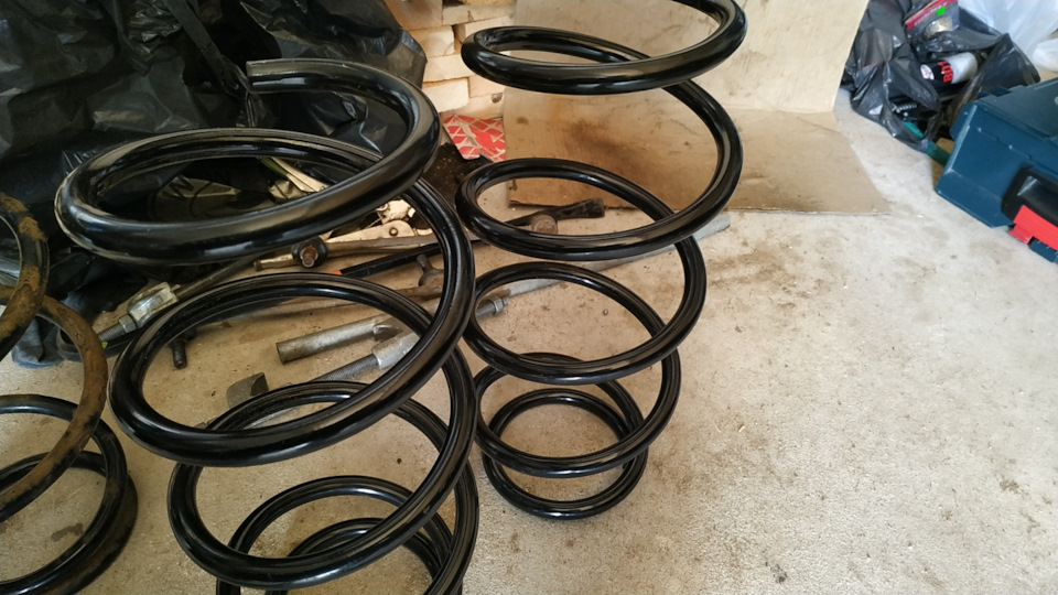 Передние пружины, опорные чашки, пыльники стоек, стойки стабилизатора ...