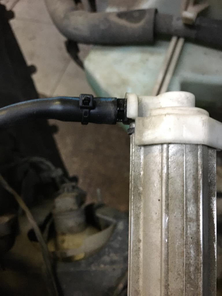 CITROEN C5 (X7) · Узлы · ОМЫВАТЕЛЬ ФАР — БАЧОК — НАСОС — 6439 H8 ...