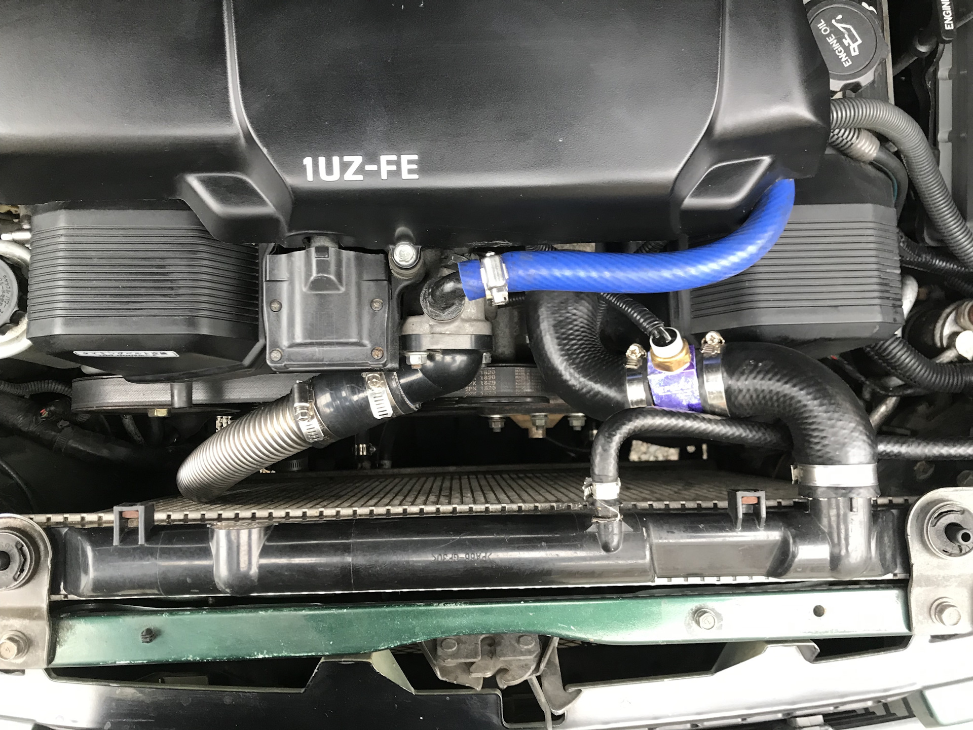 Амортизаторы капота Mitsubishi Delica — Mitsubishi Delica (L400), 4 л ...