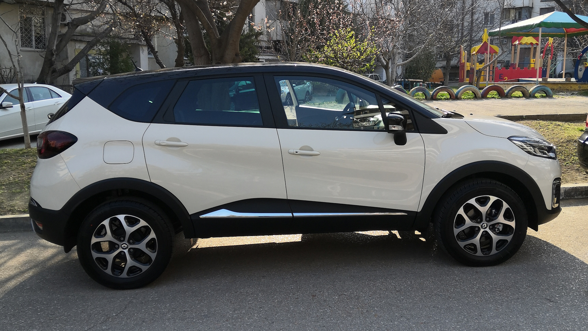 Renault Kaptur (2016) 2.0 бензиновый 2020 | 2.0 АКПП Слоновая кость. на ...